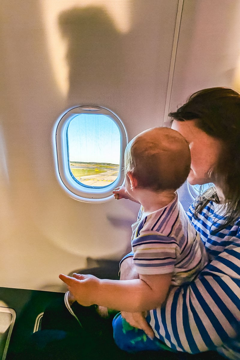 20 Tips For Long Haul Flights With Babies (+ How To Survive!)